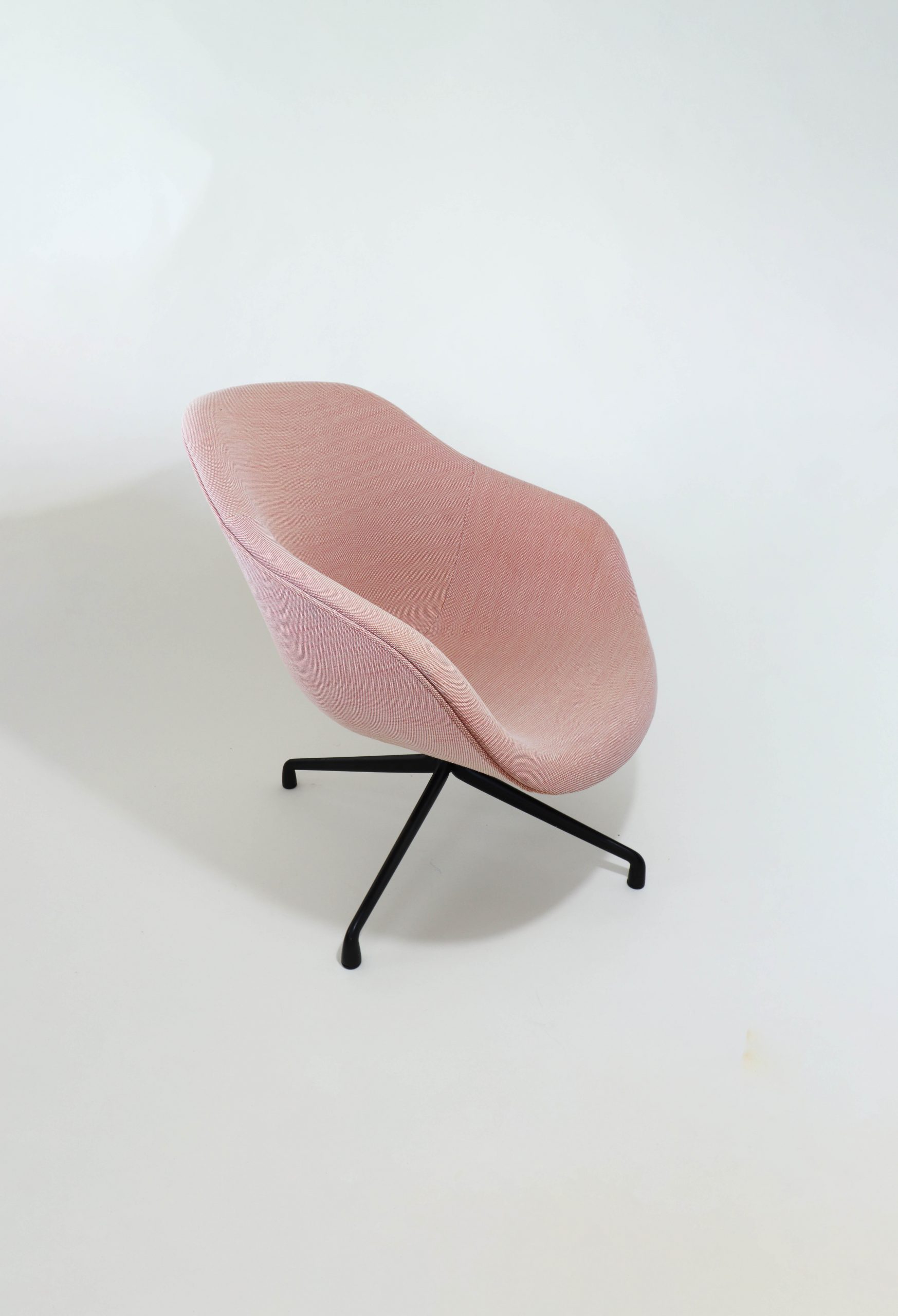 Vaaleanpunainen AAL 81 -lounge tuoli, HAY - Hyggelig